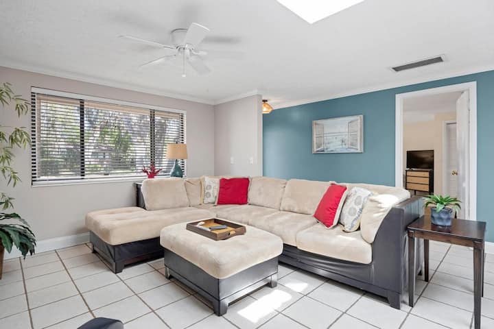 Shady Oaks - Breezy Retreat W Patio & Beach Access - Jacksonville Beach, FL