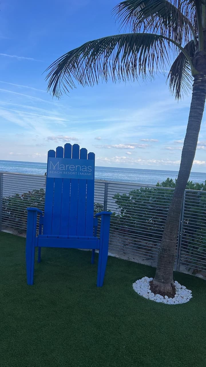 Remodeled Marenas Beach Condo Direct Beach Access - Sunny Isles Beach, FL