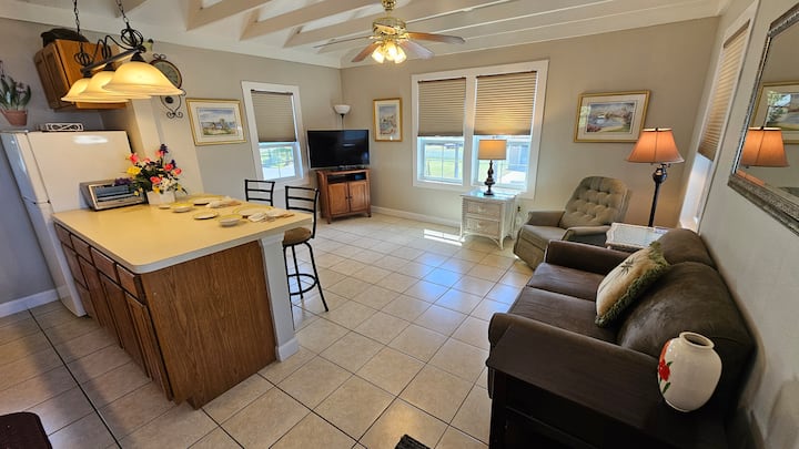 Polly's Tree House Apartment - Bradenton, FL
