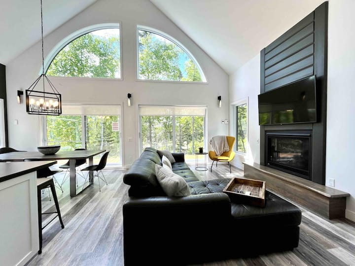 Petite Charlevoix 2: Spa, Sauna & Vues D'été - Baie-Saint-Paul, QC