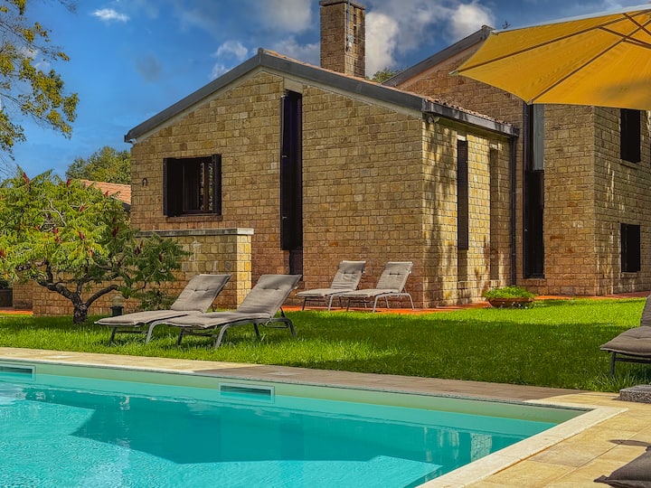 Villa Con Piscina E Tennis Nel Cuore Dei Sibillini - Włochy