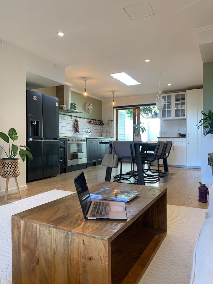 Cosy Townhouse/ Alfresco Living - Mornington