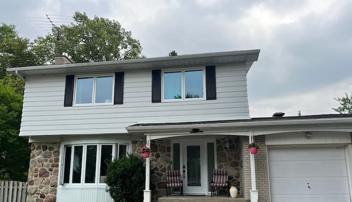 Montreal’s West Island Executive Family Stay - Pointe-Claire