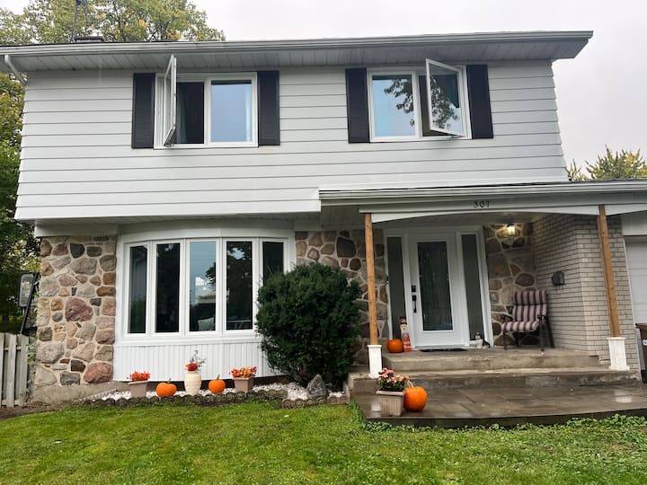 Montreal’s West Island Executive Family Stay - Dorval