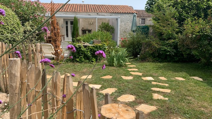 Jolie Petite Maison En Cœur De Village Oléronais - Île d'Oléron