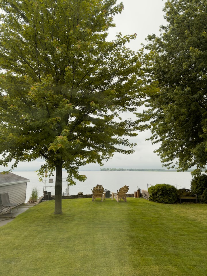 Cozy Relaxing Lake Home With Spectacular Sunsets! - Oshkosh, WI