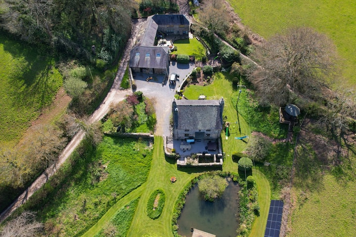 Combined Farmhouse And Barns - Dartmoor Forest