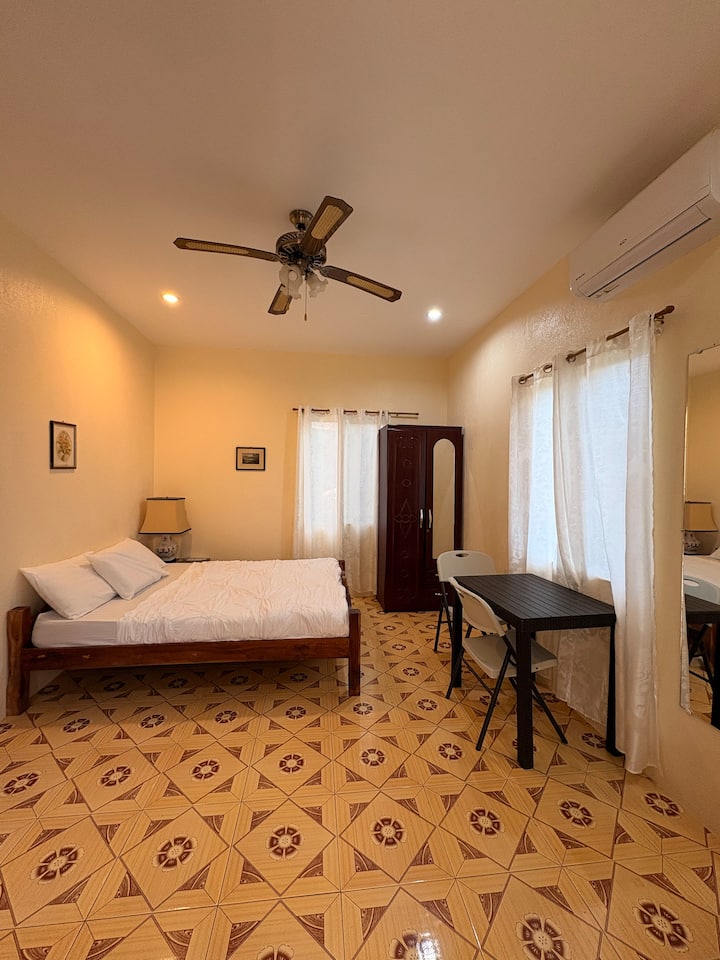 The Ivory Castle Annex House For 2 Guests - Bantayan