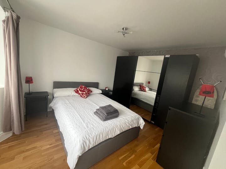 One-bed 2-4 People Flat, Hendon - Harrow