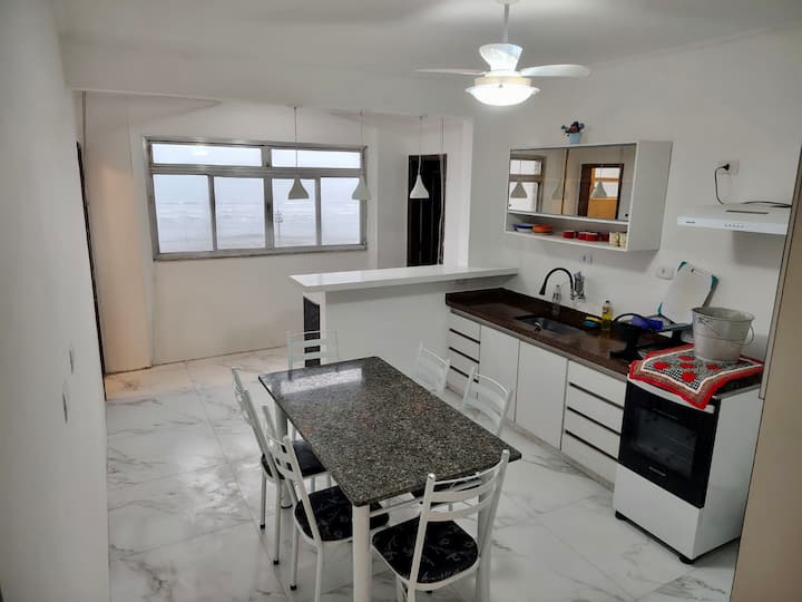 Excelente! Completo! Quadra Da Praia! Comércio… - Santos