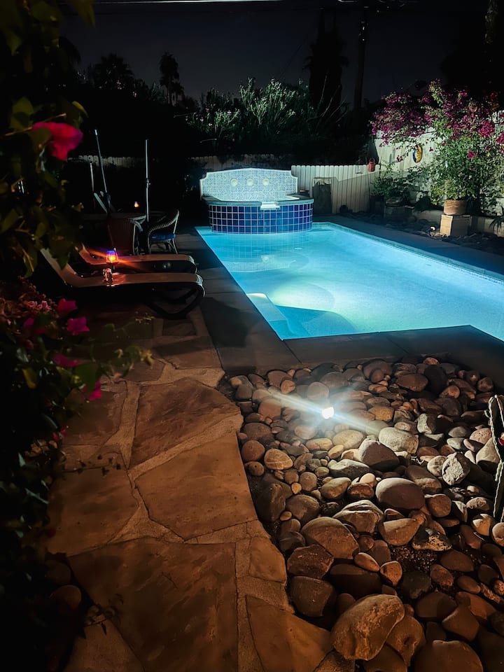1948 Art Deco Bungalow~pool & Old Hollywood Vibes - Palm Desert, CA