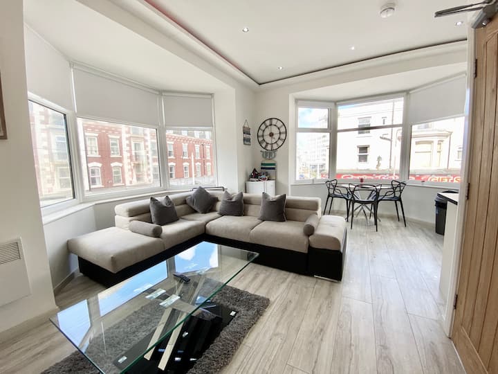 Princess Theatre Sea View Town Centre Apartment - Blackpool