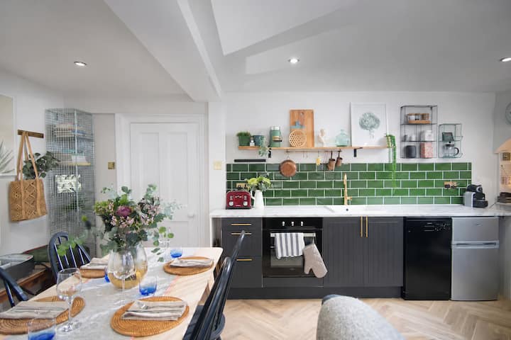 The Courtyard - 2 Bed Apt In Georgian Townhouse - Bath