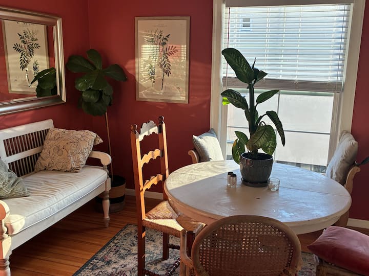 Cute Colorful Studio Close To Downtown Burlingame - Millbrae, CA