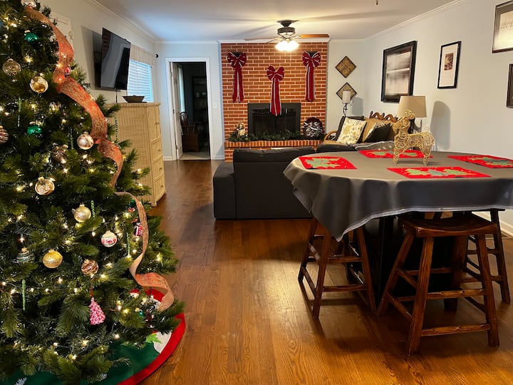 Nellie’s Lake Retreat - Cartersville, GA