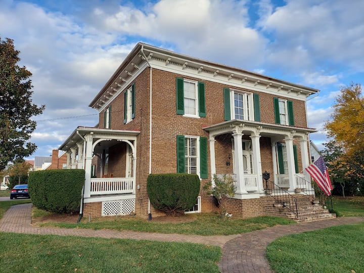 Stickley Hall- Historic Shenandoah Valley - Edinburg, VA