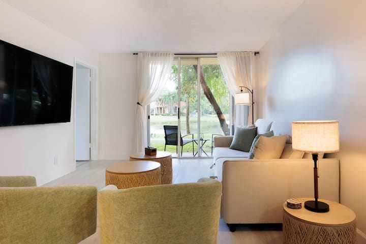 Lakeview Comfort/ Modern 2 Bedroom/2 Bath Condo - Plantation, FL