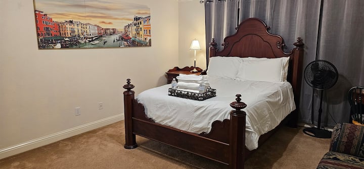 Honolulu Suite @ Private Villa Retreat - Cedar Park, TX