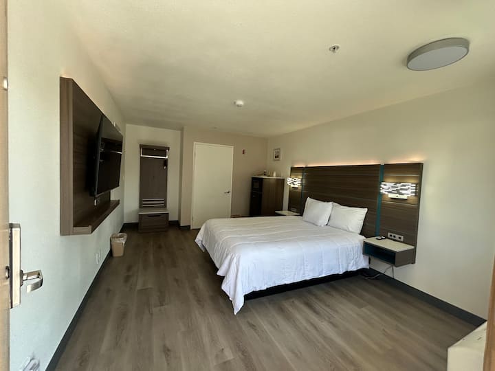 Mission Inn San Luis Obispo, Ada Queen - San Luis Obispo, CA