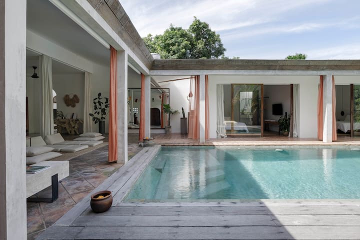 Downtown Villa / 2br/private Pool/walk To Beach - Seminyak