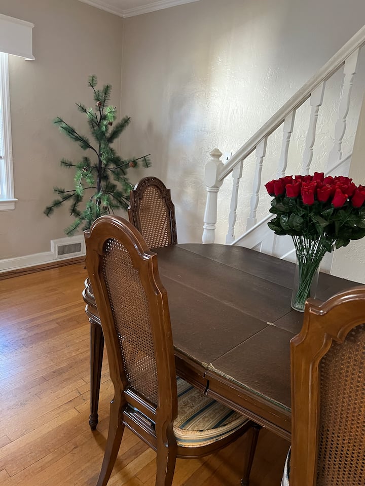 King Size Bed/large Bedroom W/ Closet In Flushing! - Great Neck, NY