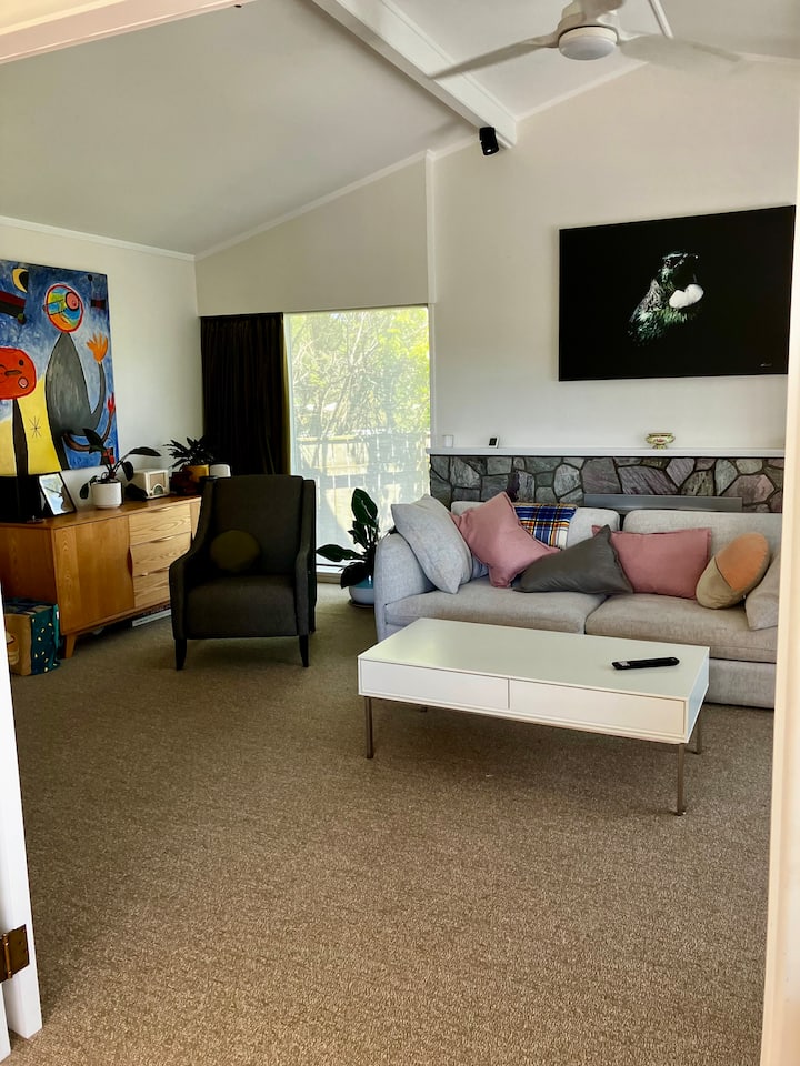 Renovated Sunny Spot - Wellington