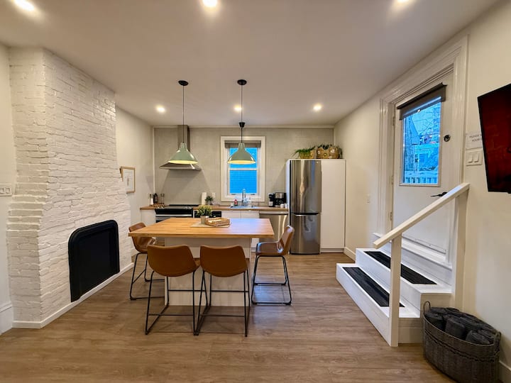 Private Hottub, Steps To Downtown Hfx, Sleeps 9. - Halifax
