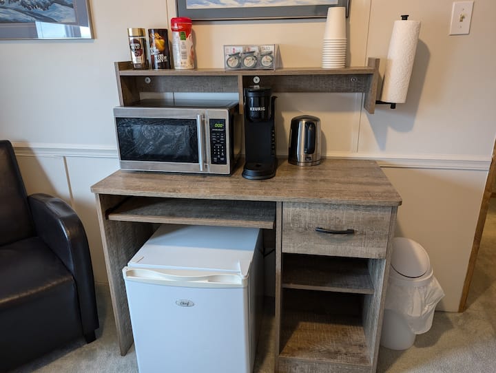 Micro Apartment Kitchenette - Adults Only, Unit B - Yellowknife