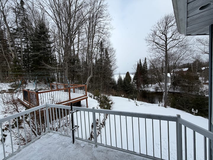 Le Cindy’s, Chalet Sur Le Bord De L’eau ! - Quebec