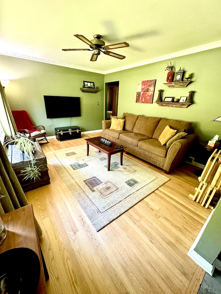 Peaceful Private Suite 2br With Full Kitchen - Cedarburg, WI