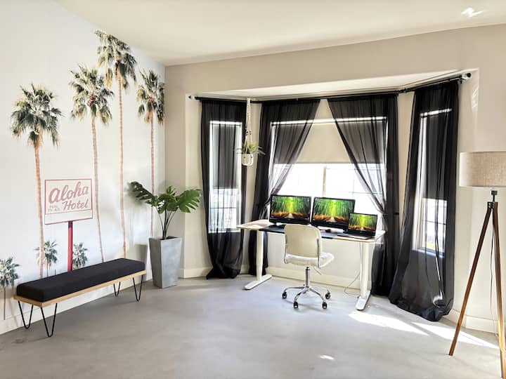 Desert Retreat Entire Home Near Palm Springs - Desert Hot Springs, CA