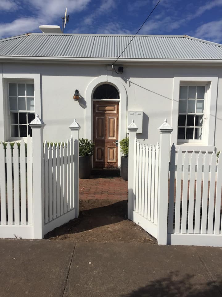 Historic Central Cottage - Warrnambool