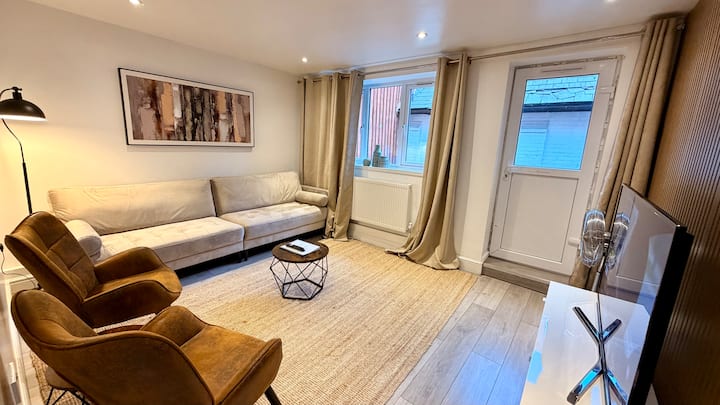 Nice Split Level Flat In A Edgy Neighbourhood - Chelsea