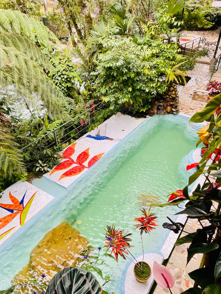 Casa Junto Al Río En La Amazonia. Jardín-cotundo - Napo