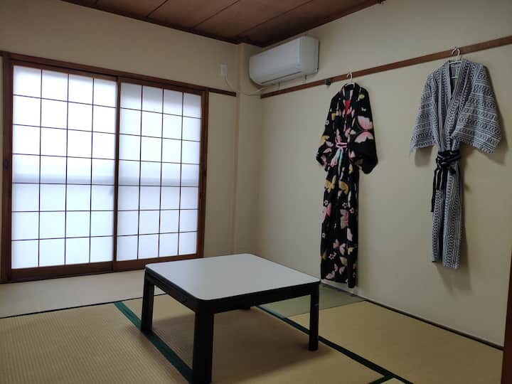 1 Min From Jr Sta., 1 Stop From Nanba, 36sqm, R403 - Osaka