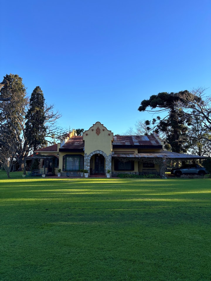 Amplia Casa De Campo A Minutos De Rosario. - Rosario