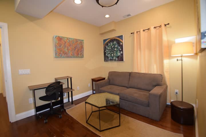 Cute 1 Bedroom Close To Everything (Not Basement) - Toronto