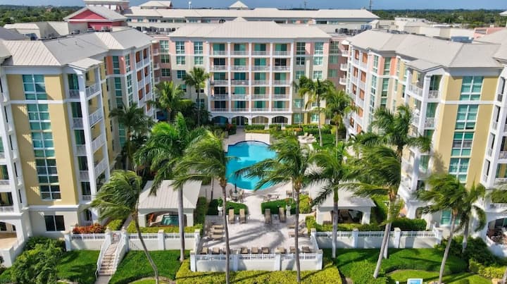 Resort-style Intracoastal Waterfront Condo - Boynton Beach, FL