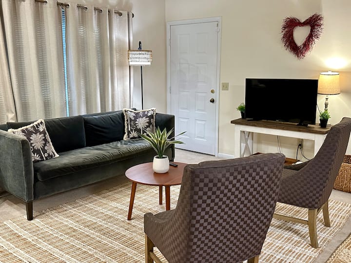 Comfy, Cozy, Centrally Located Abode - Charleston