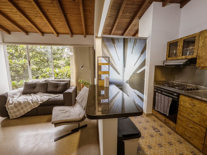 Stylish Designer Apartment 2 Blocks From Upb - Medellín