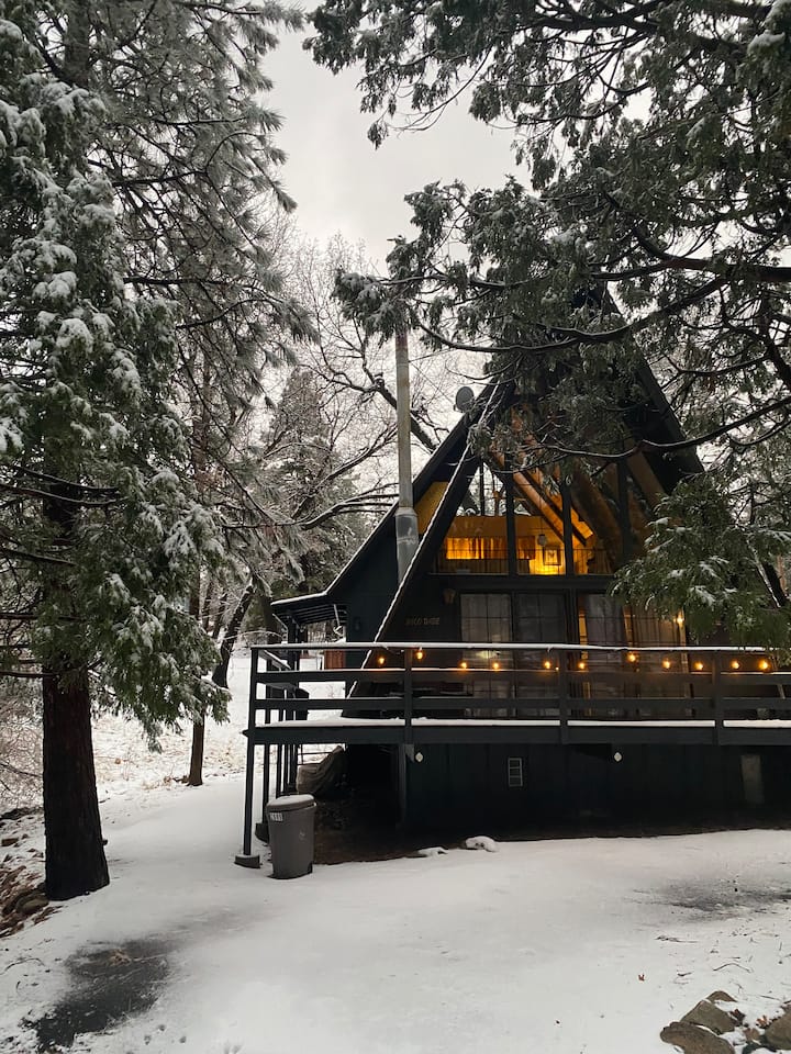 Dade

A-frame Cabin - Running Springs, CA