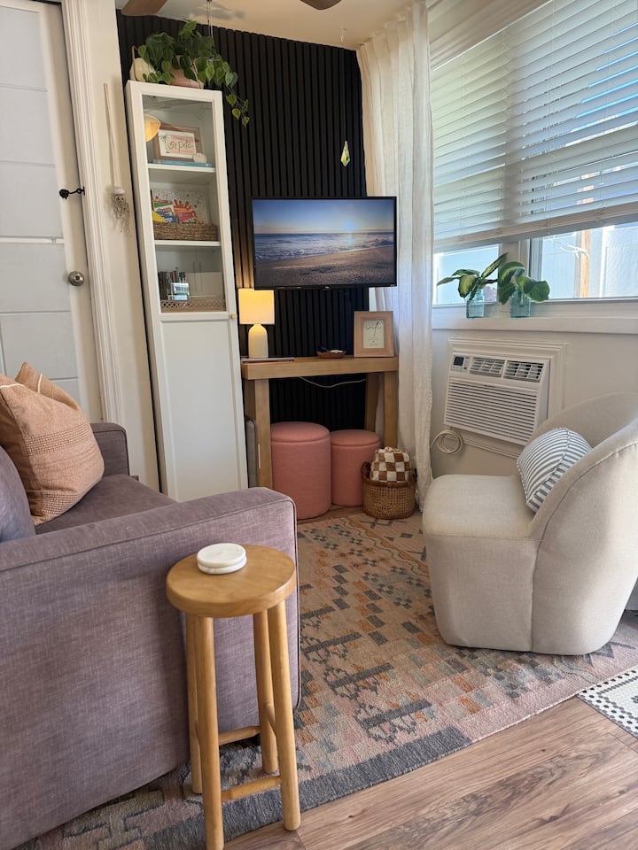 Bright 1br Cottage — 10 Min To Downtown & Beach - St. Pete Beach, FL