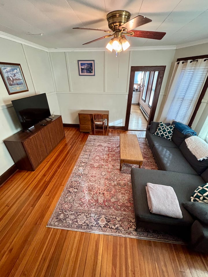 Historic Walnut Apartment - 2 Mins To Seaside Park - Bridgeport, CT