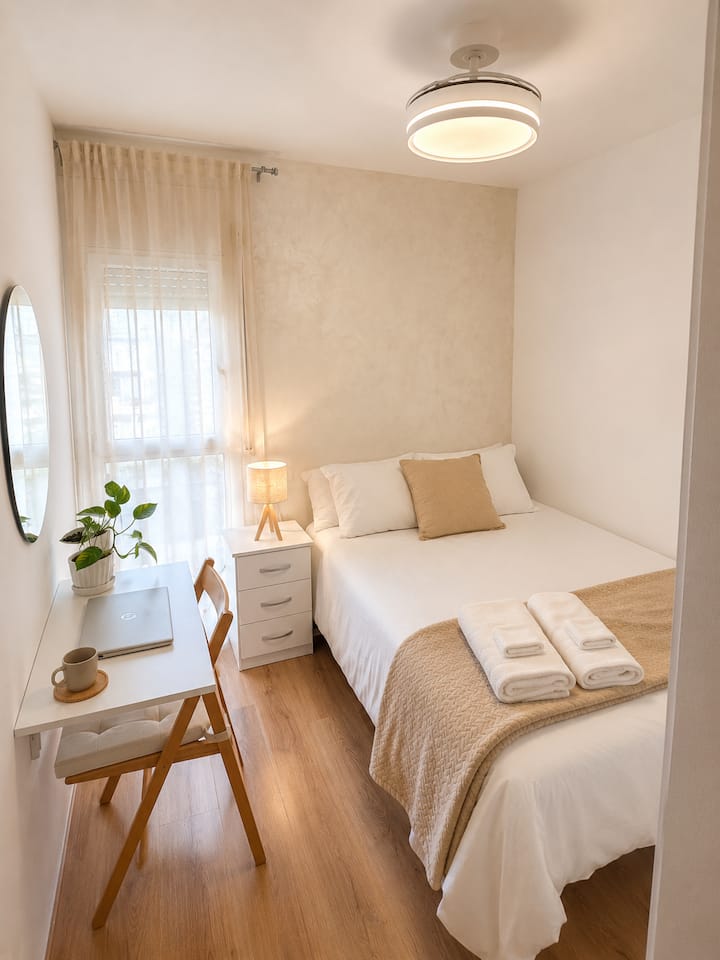 Habitación Doble, Acogedora Y Elegante En Rubi - Rubí