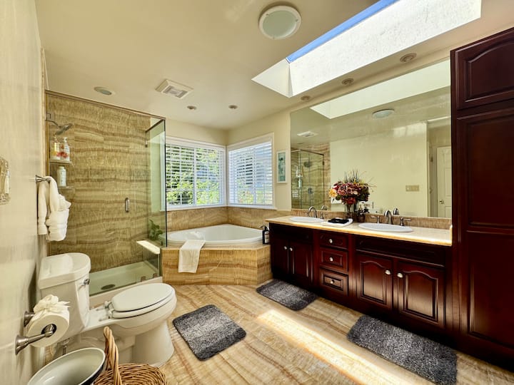 Romantic Spa Suite—whirlpool•sun Deck•luxe Escape - Pacifica, CA