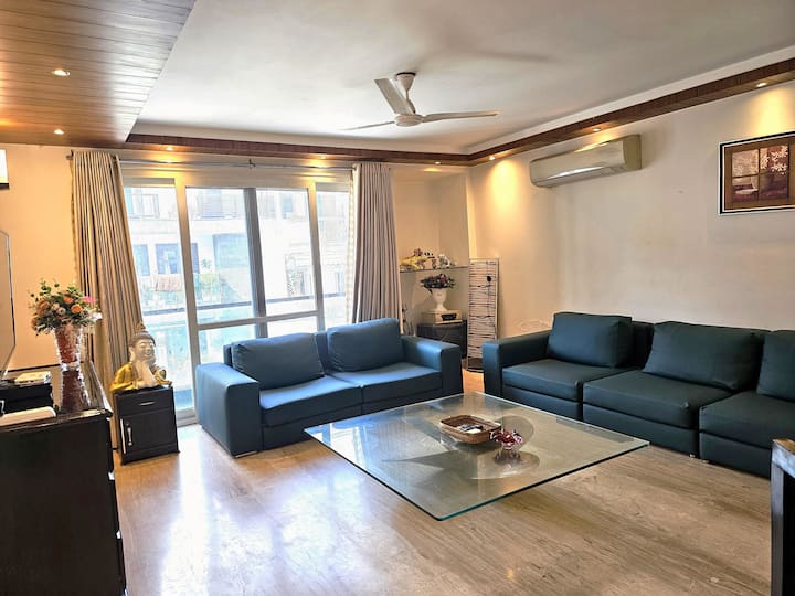 Sts: Grand Luxuriant-gk1-parking-4bhk-wi Fi-tv - Delhi, Hindistan