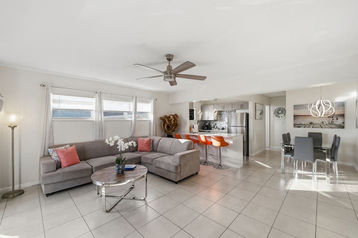 Royal Fisherman Suite (B1) - Lauderdale-by-the-Sea, FL