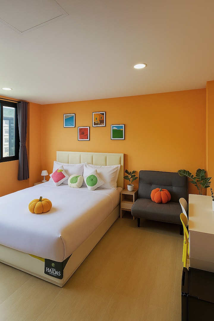 Patong Beach/triple Room/ Sofa Bed/near Juncylon - Patong