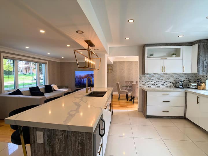 Luxe, Family-friendly Oasis Home With Pool - Markham