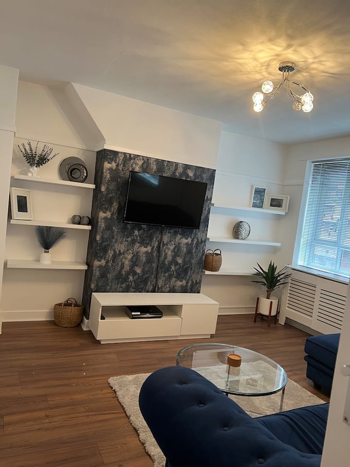 Flat In White City - Twickenham